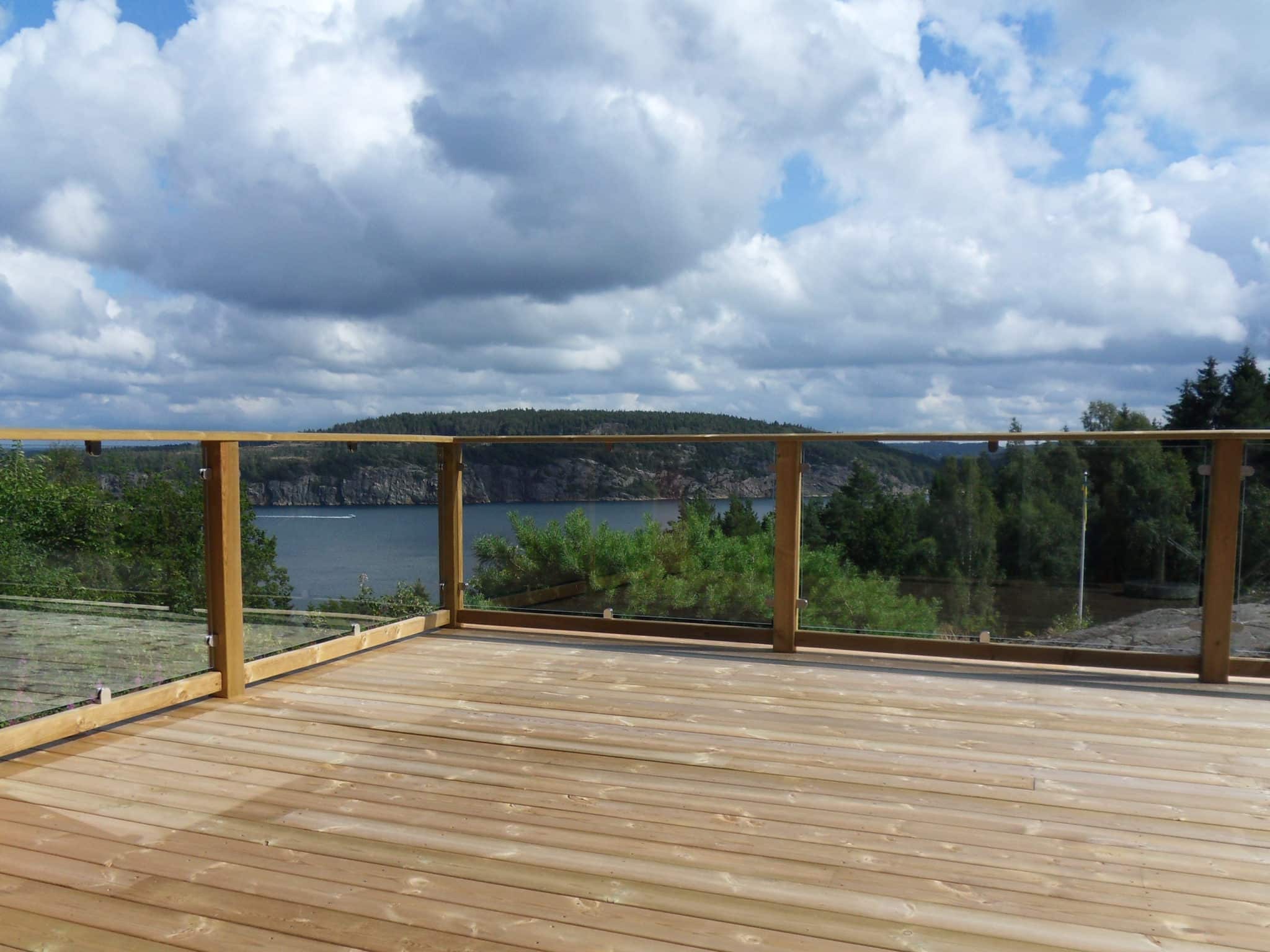 Terrassengeländer - maßgefertigte Bausätze mit Glas | Geländerladen